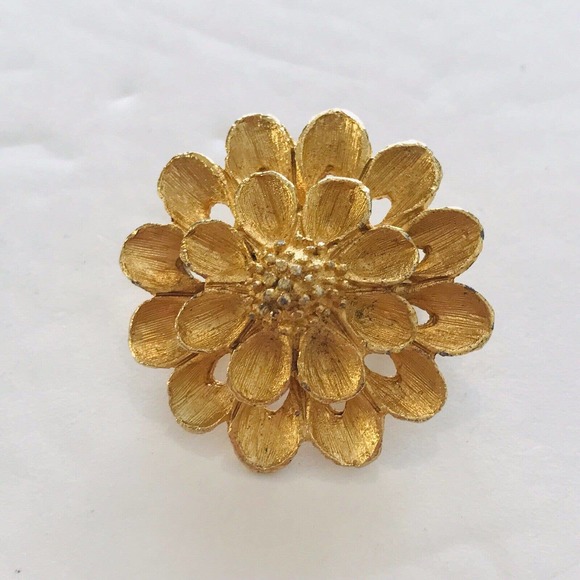 Unbranded | Jewelry | Vtg Round Flower Layered Scarf Clip Etched Matte ...